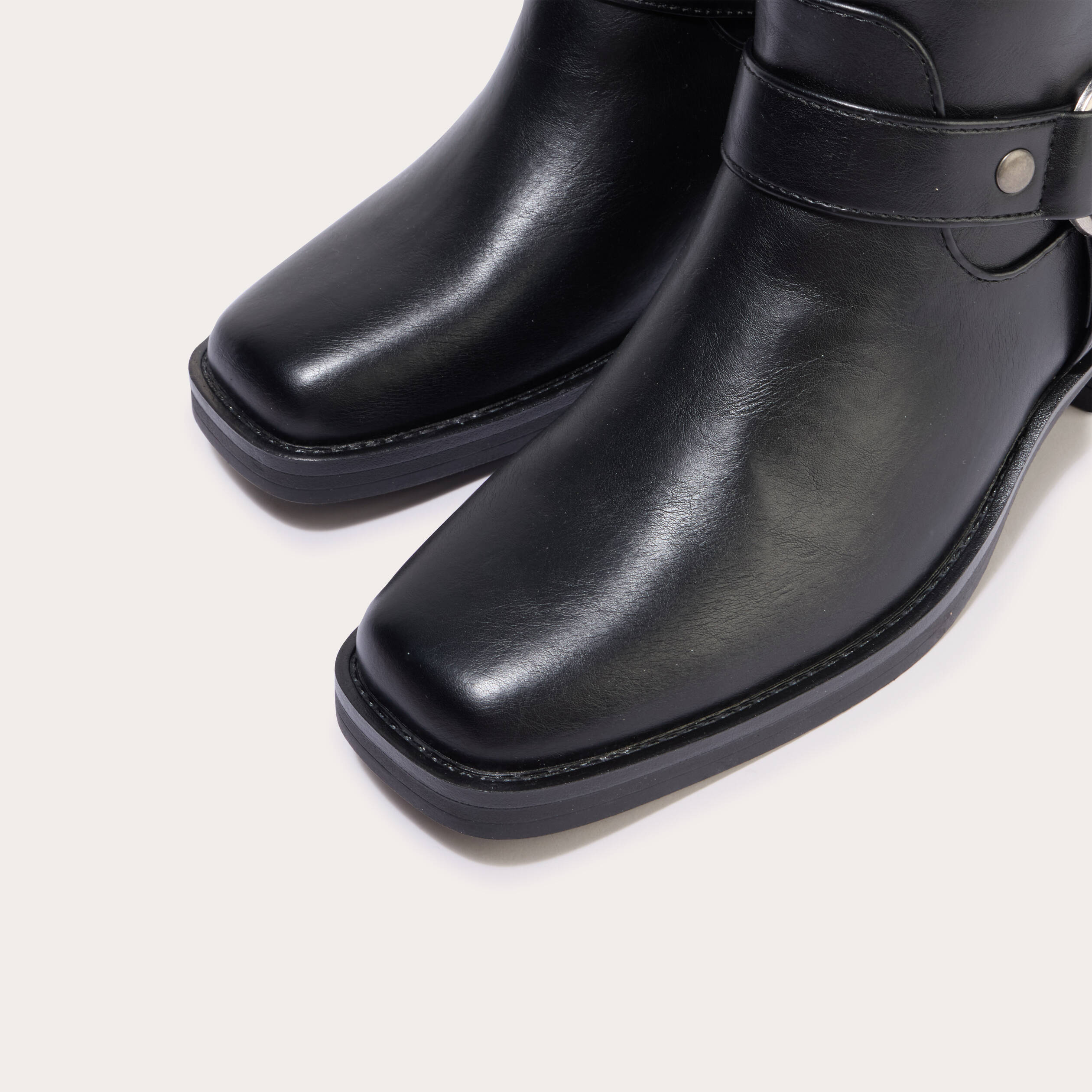 Bottine Noire Bout Carre